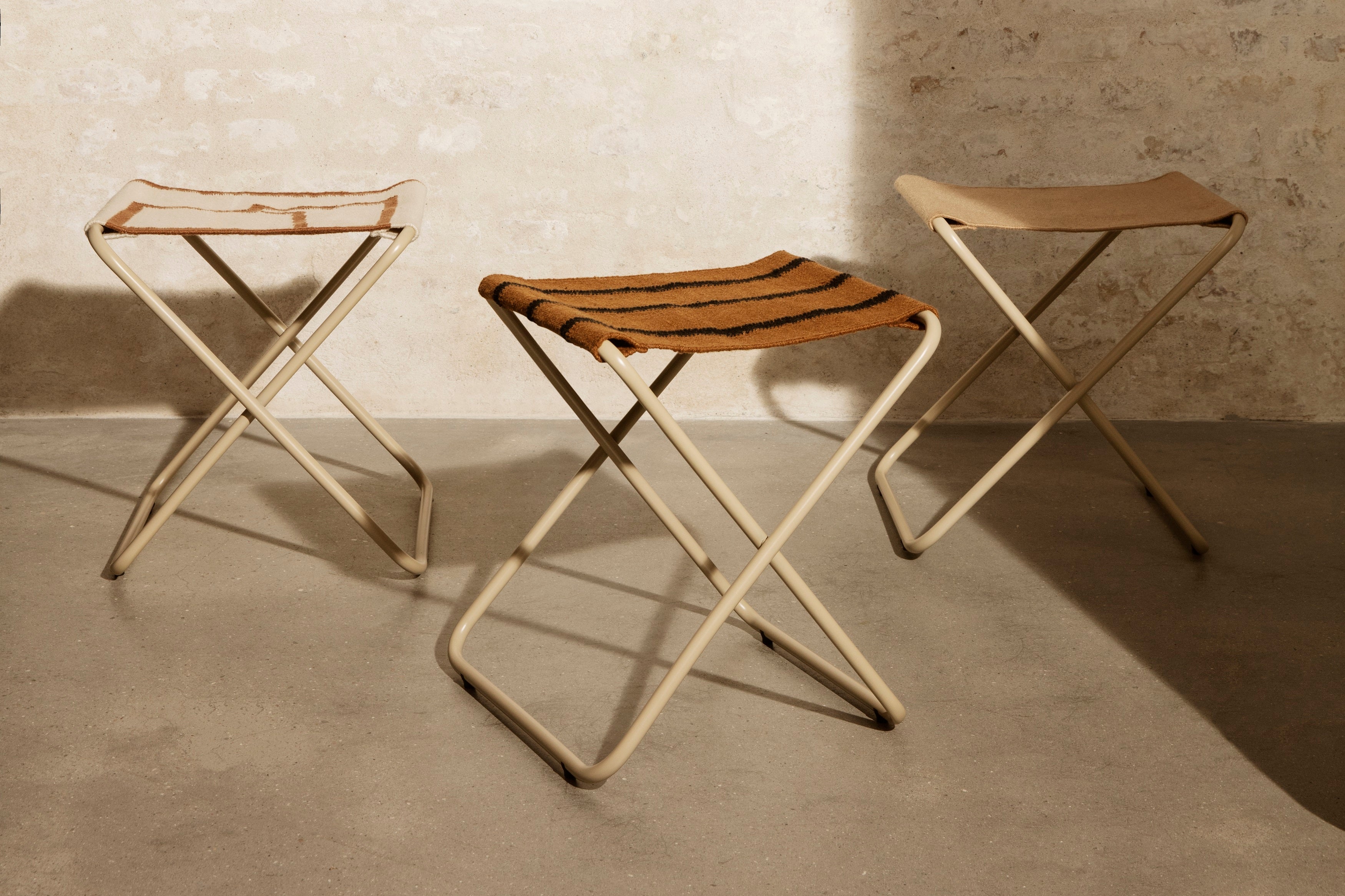 Benches / Stools – Mobel Design